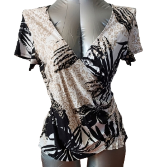 judy lee cole | Tops | Judy Lee Cole Black Tan And White Floral V Neck ...